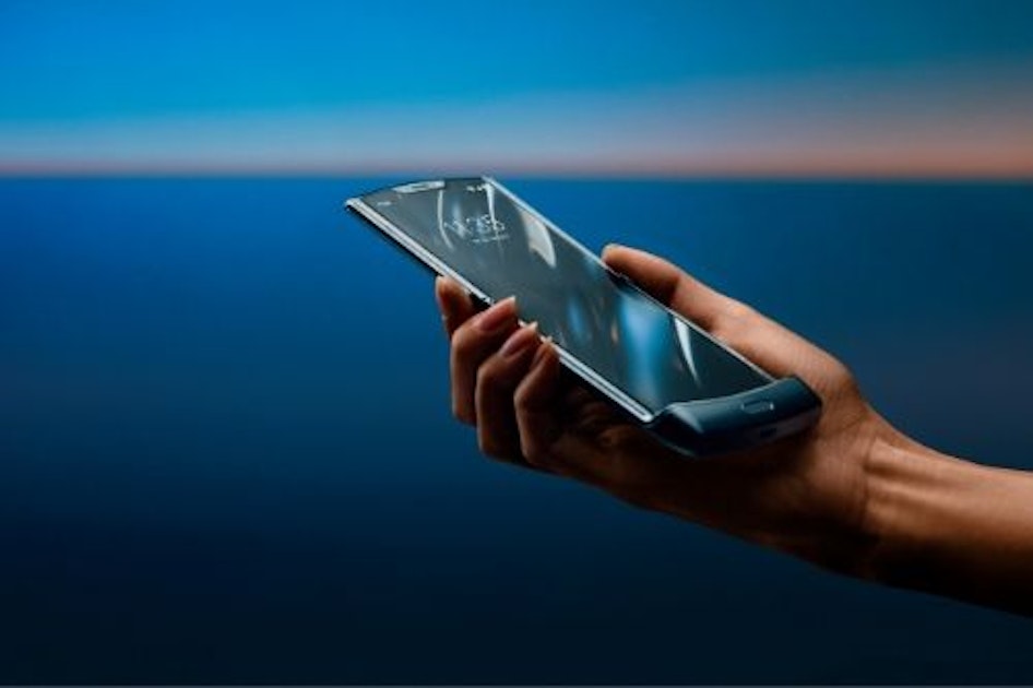 Motorola Unveils the New Motorola razr with Flexible Screen | WhistleOut