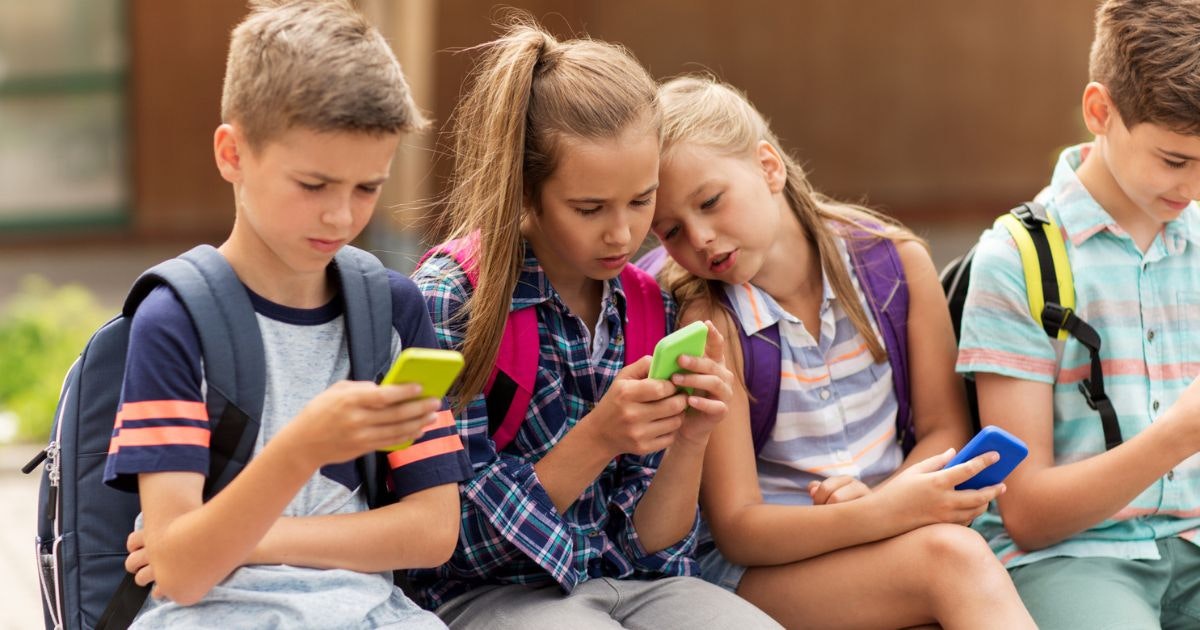 What age should a kid get a phone? Parents' back-to-school buying guide ...