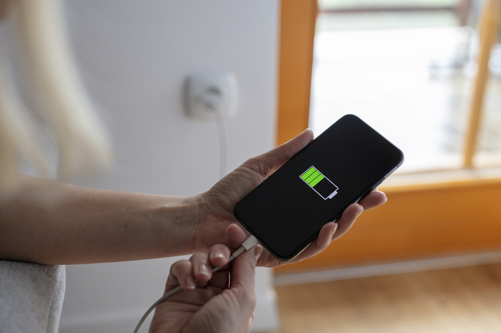 Does Overnight Charging Ruin Your Battery? 9 Common Cell Phone Myths ...