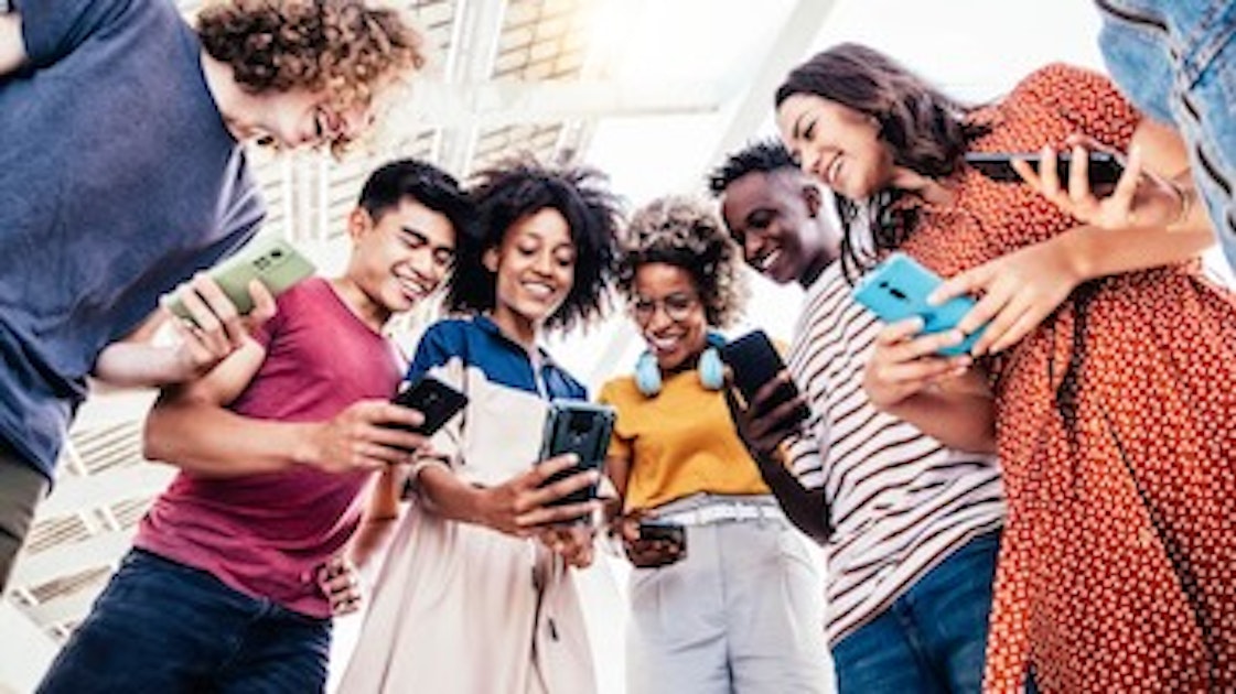 Phone Plans for College Students on a Budget | WhistleOut